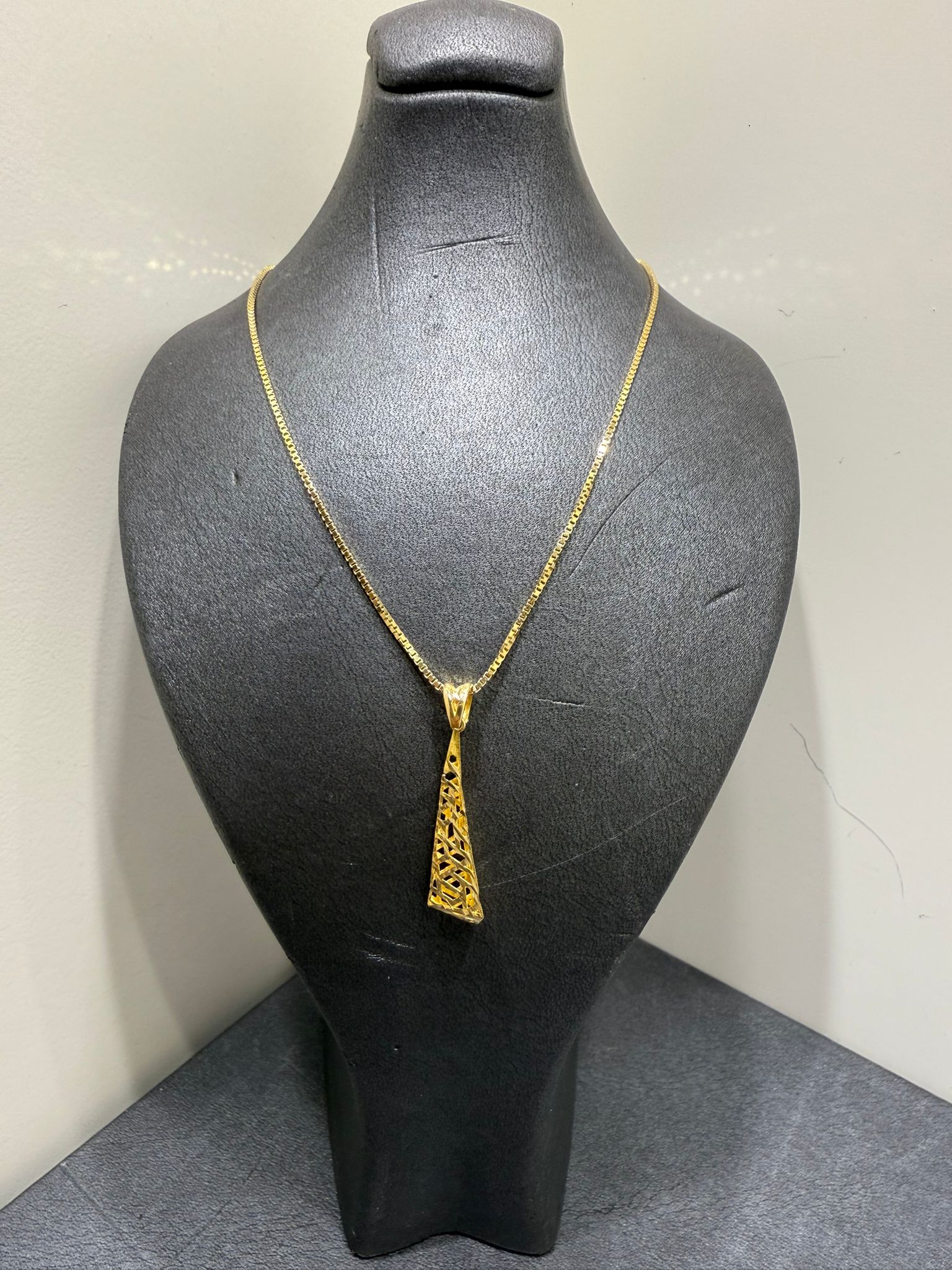 Begagnad Halsband – med Hänge 18k - Noblex